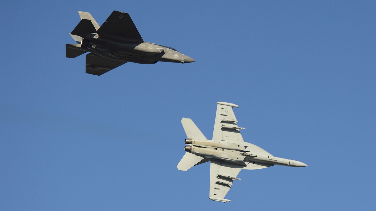 Rod's Aviation Photos: EAA Airventure 2022, Misc and formations